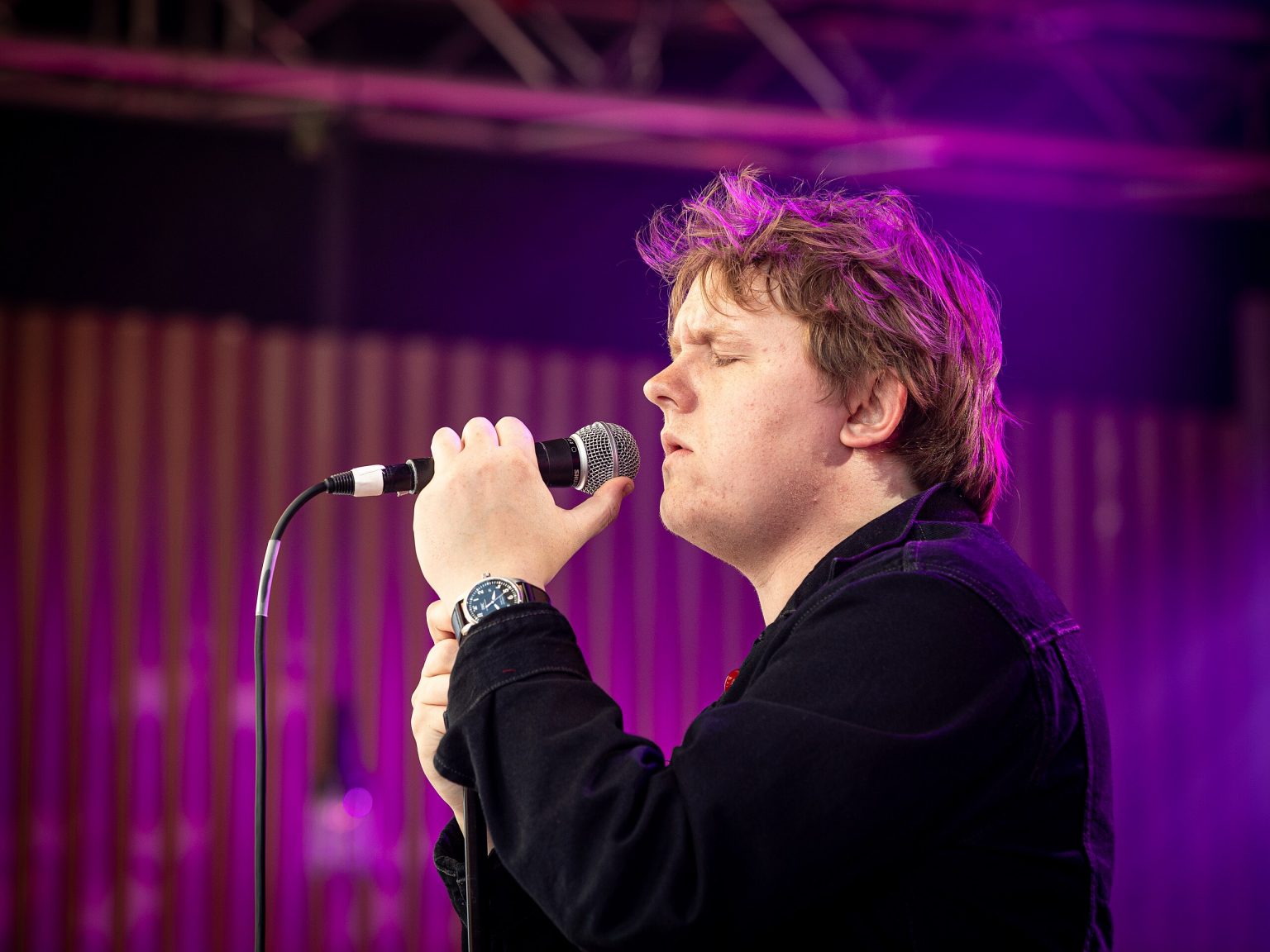 Lewis Capaldi 2025 Tour Announcement: Emotional Comeback and Global ...